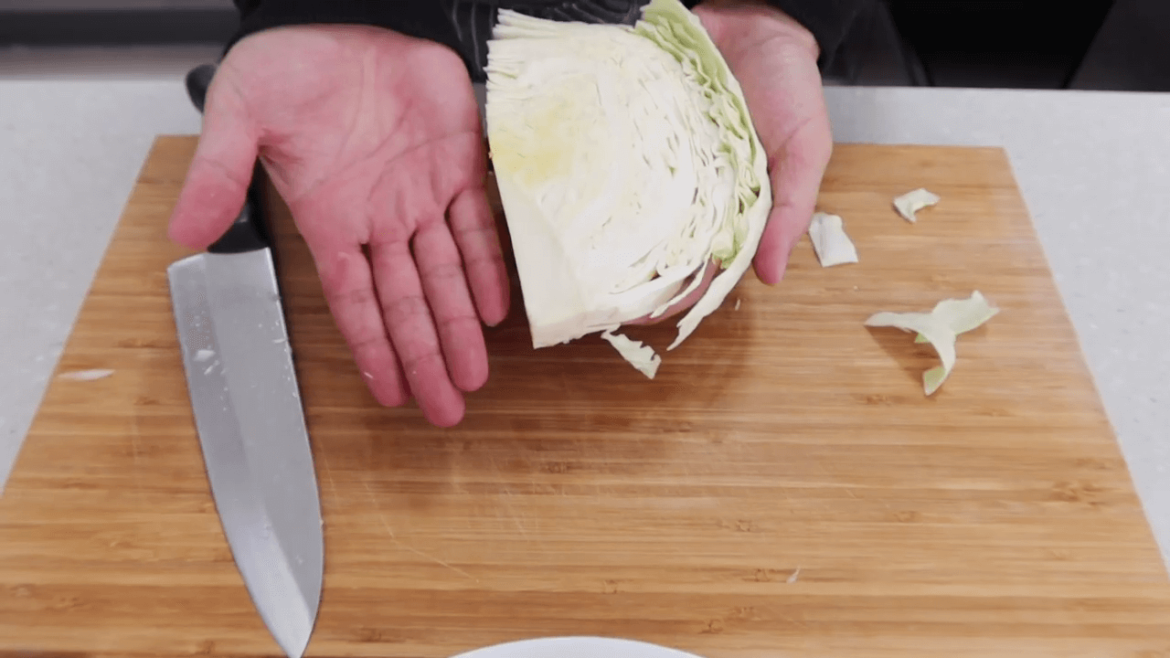 10 Minute Tteokbokki (Spicy Rice Cakes) Recipe - Aaron and Claire