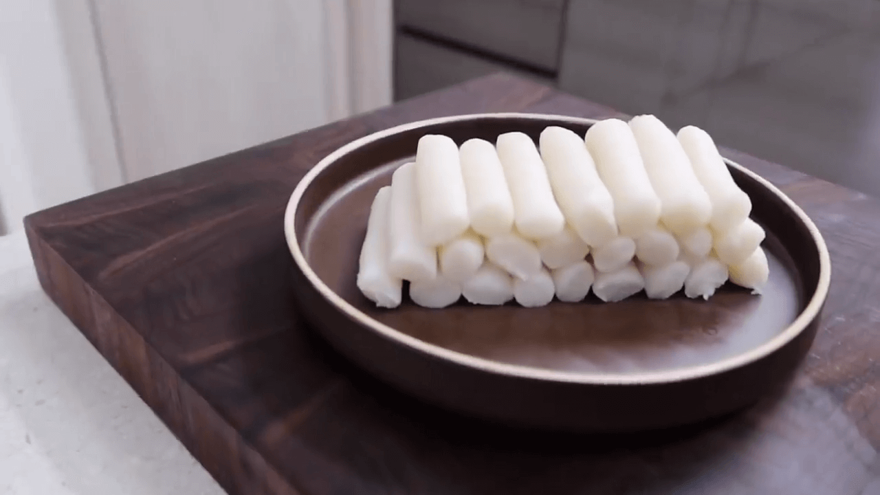Garaetteok (Korean Rice Cakes) Recipe - Aaron and Claire