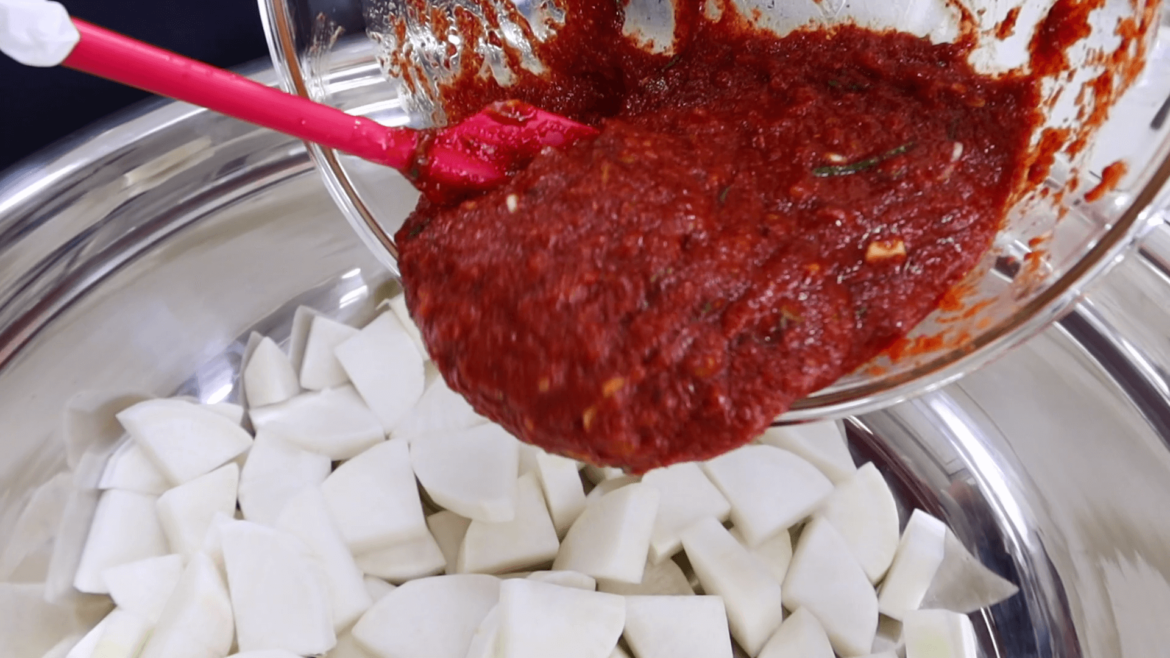 Kkakdugi (Radish Kimchi) Recipe - Aaron and Claire
