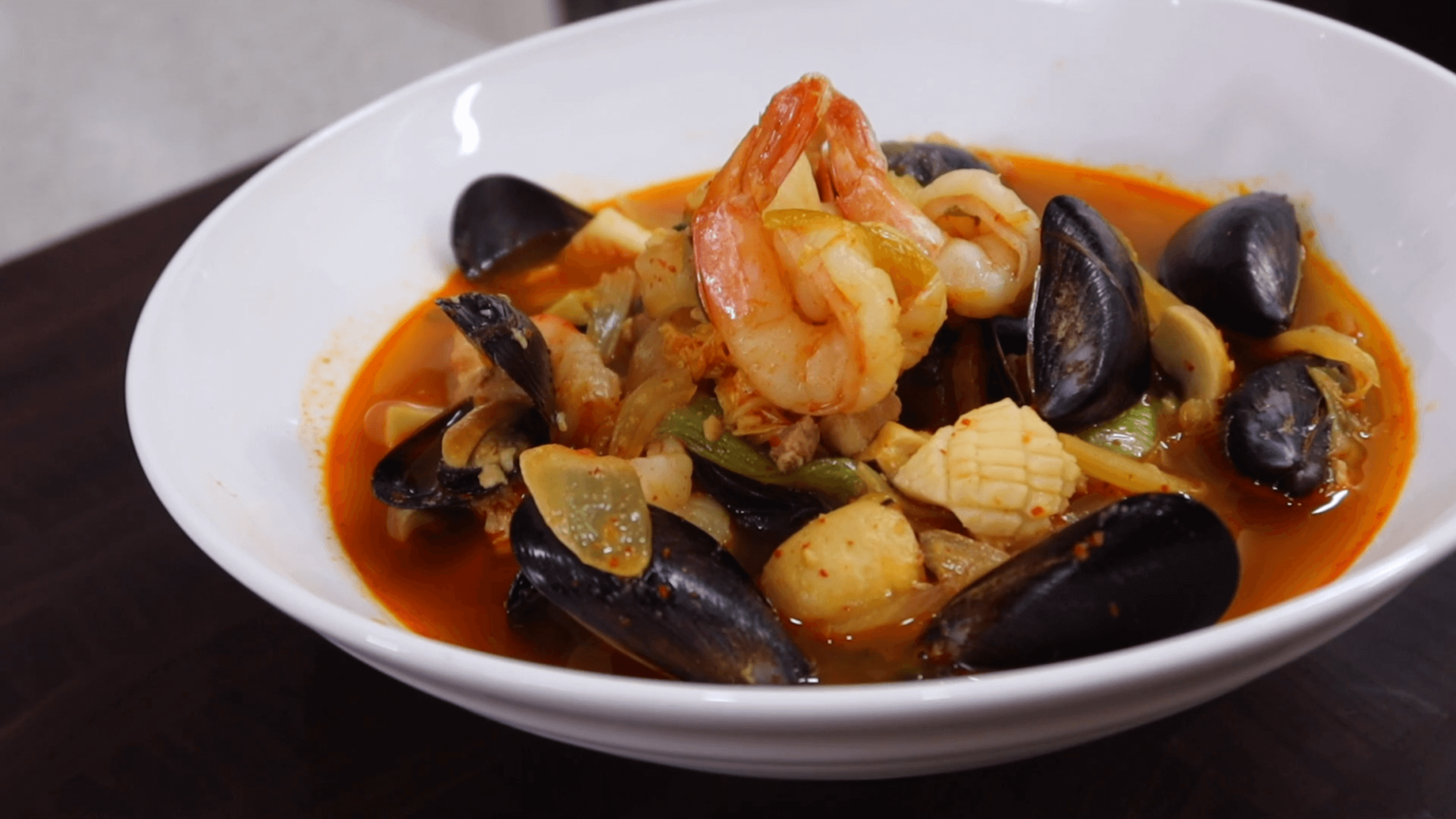 Jjamppong (Korean Spicy Seafood Noodle Soup)