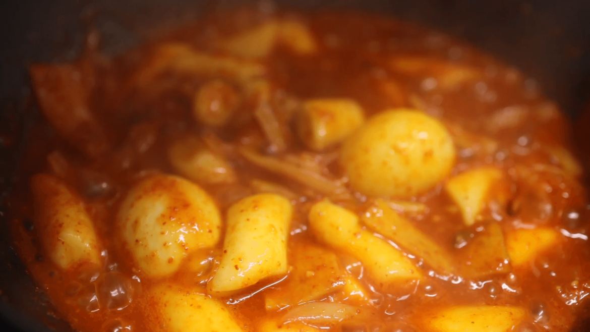 5 Quick & Easy Tteokbokki Recipes - Aaron and Claire