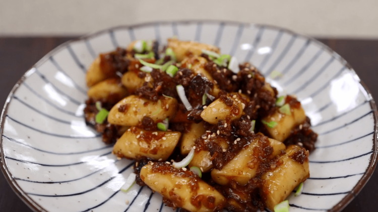 5 Quick & Easy Tteokbokki Recipes - Aaron and Claire