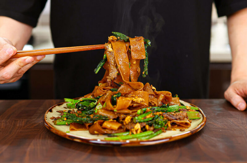 Pad See Ew (Thai Stir Fried Noodles)