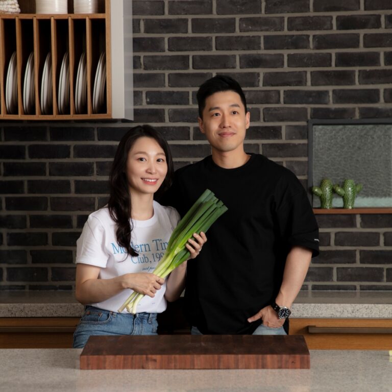 Rose Tteokbokki (Creamy Spicy Rice Cakes) - Aaron and Claire