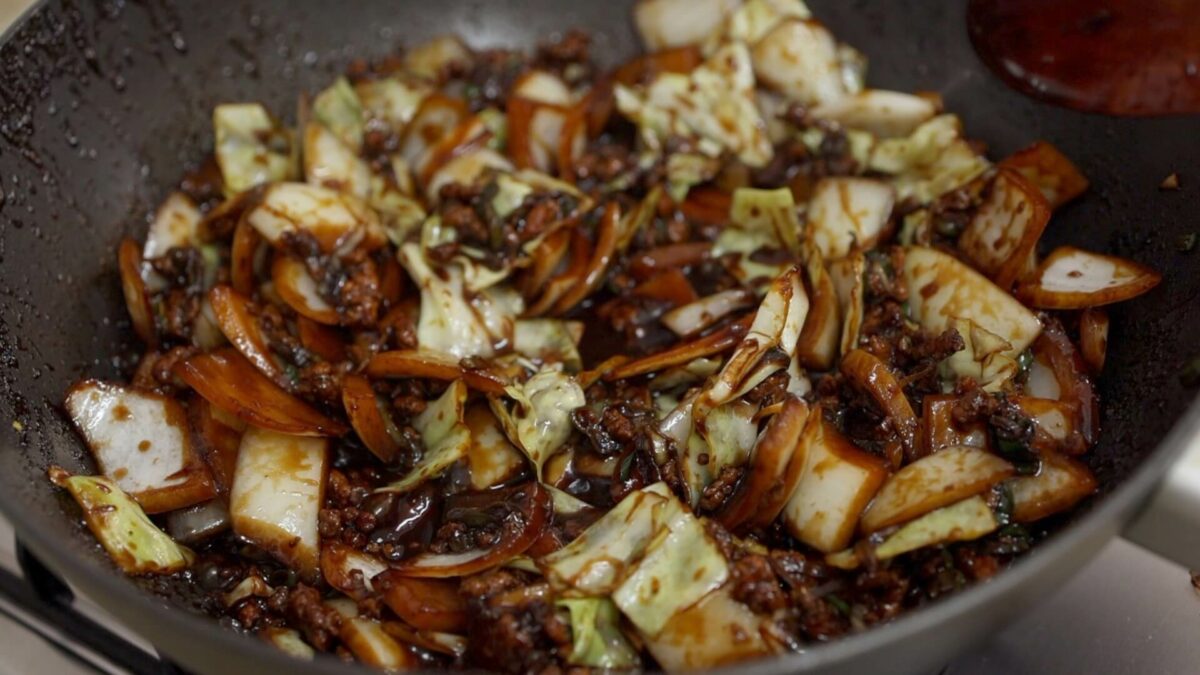 Korean Black Bean Sauce Noodles (Jjajangmyeon)