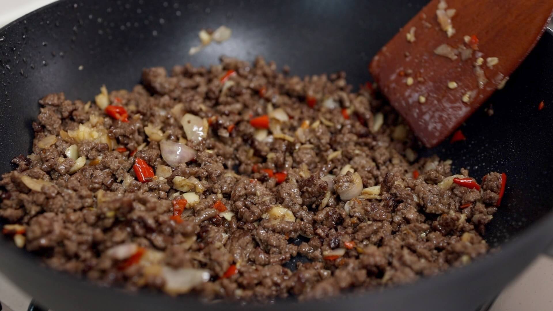 Pad Kra Pao (Thai Holy Basil Beef Stir Fry)