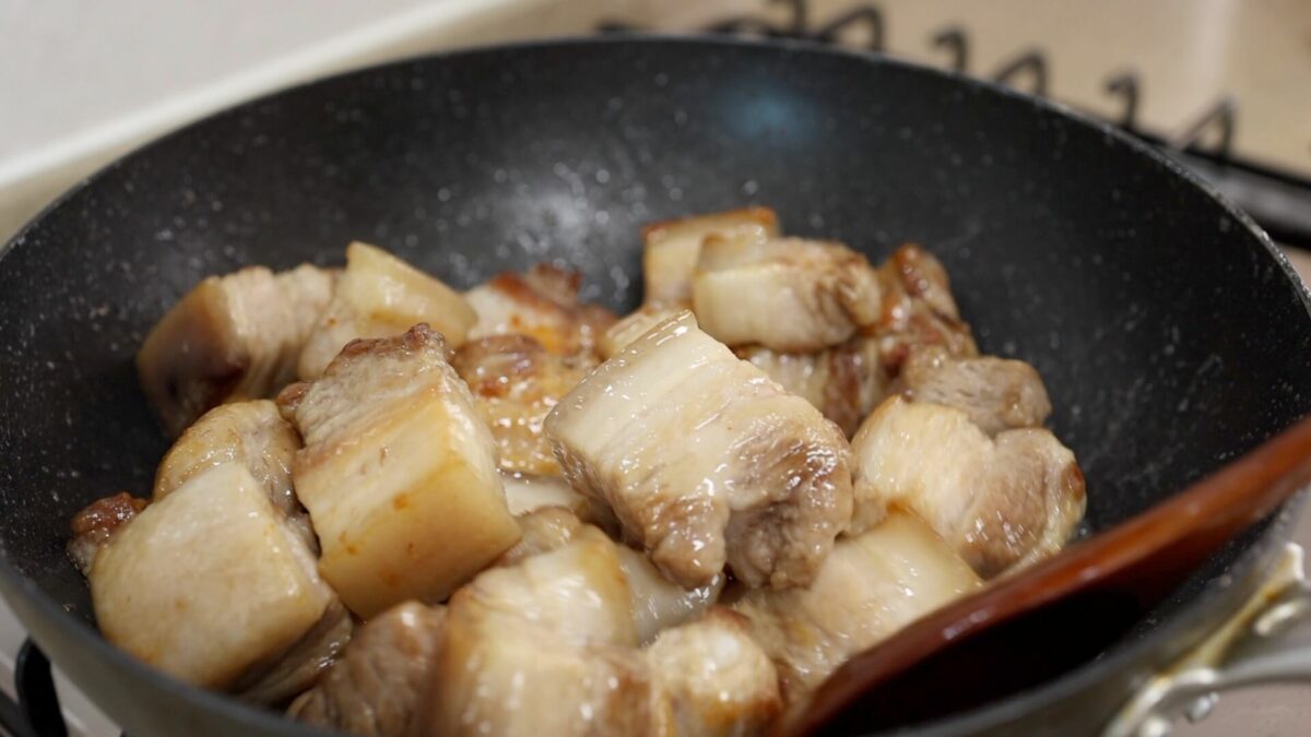 Hong Shao Rou (Chinese Red Braised Pork Belly) - Aaron and Claire