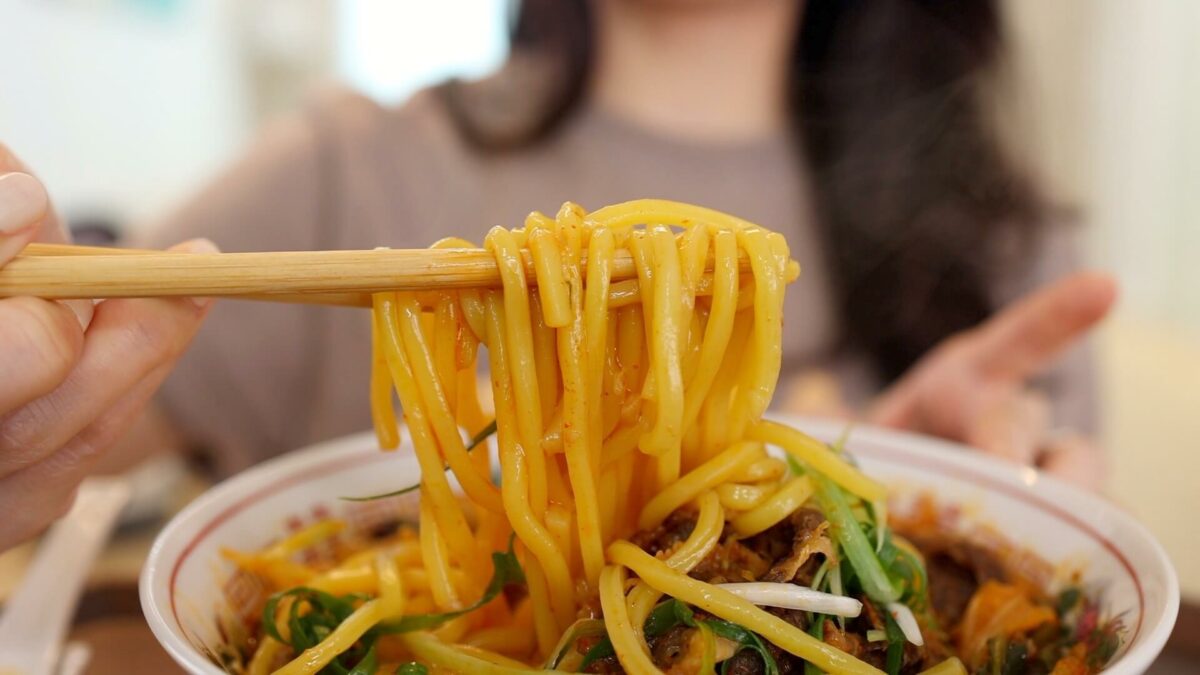 Chadol Jjamppong (Korean Spicy Noodle Soup with Beef Brisket)