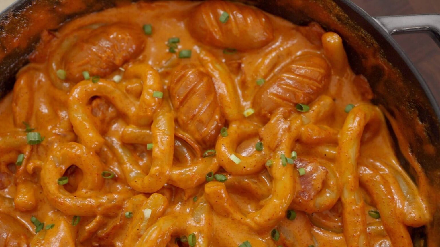 Rose Tteokbokki (Creamy Spicy Rice Cakes) - Aaron and Claire