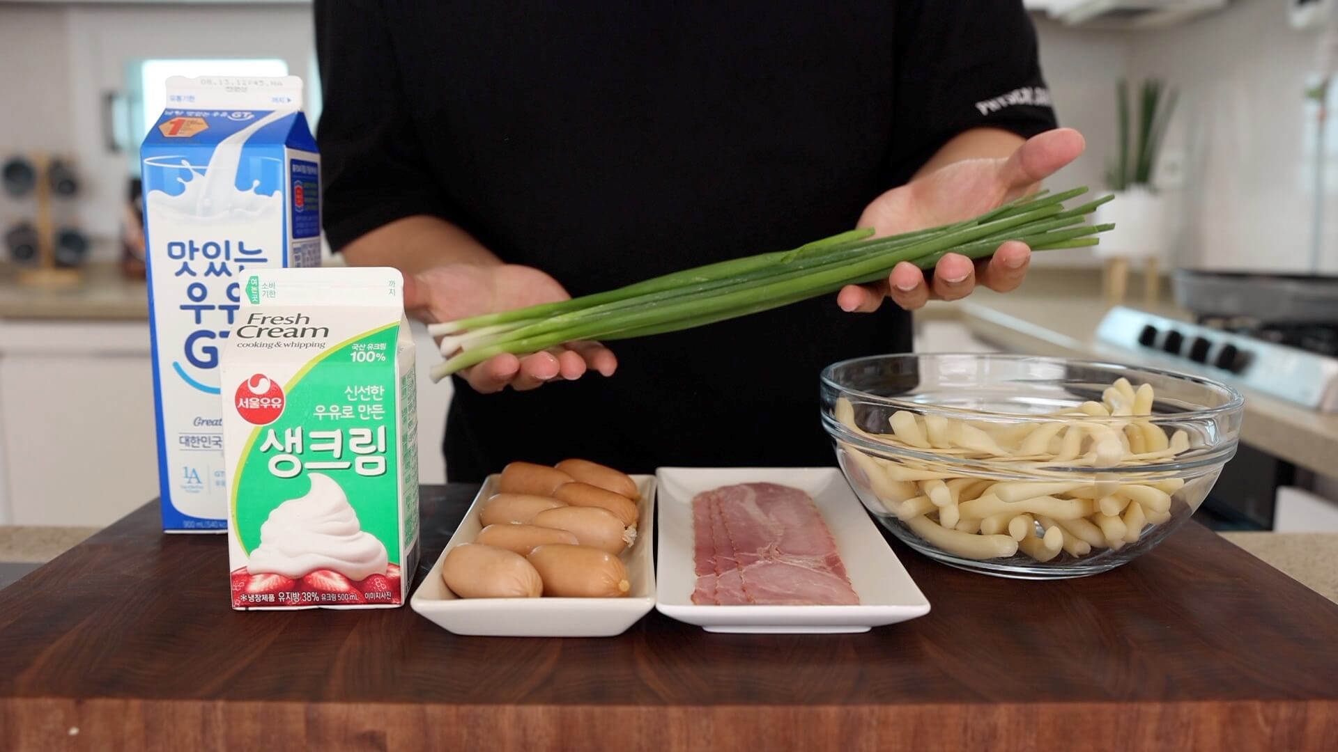 Rose Tteokbokki (Creamy Spicy Rice Cakes) - Aaron and Claire