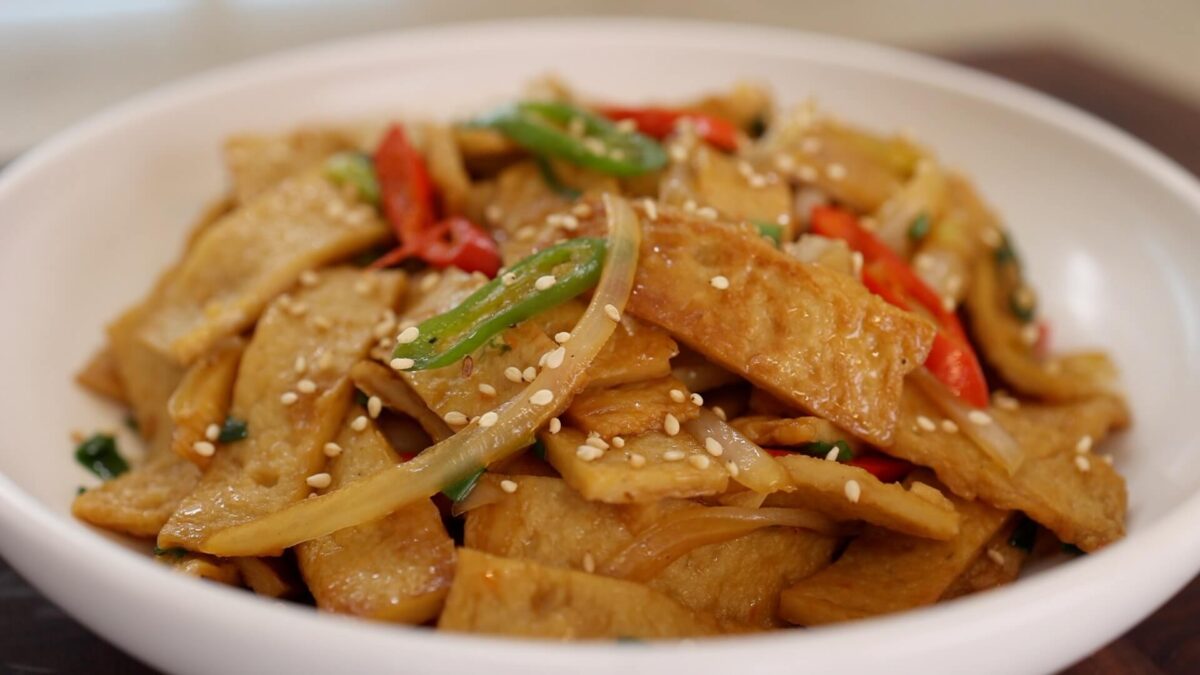 Korean Stir-Fried Fish Cakes (Eomuk Bokkeum)