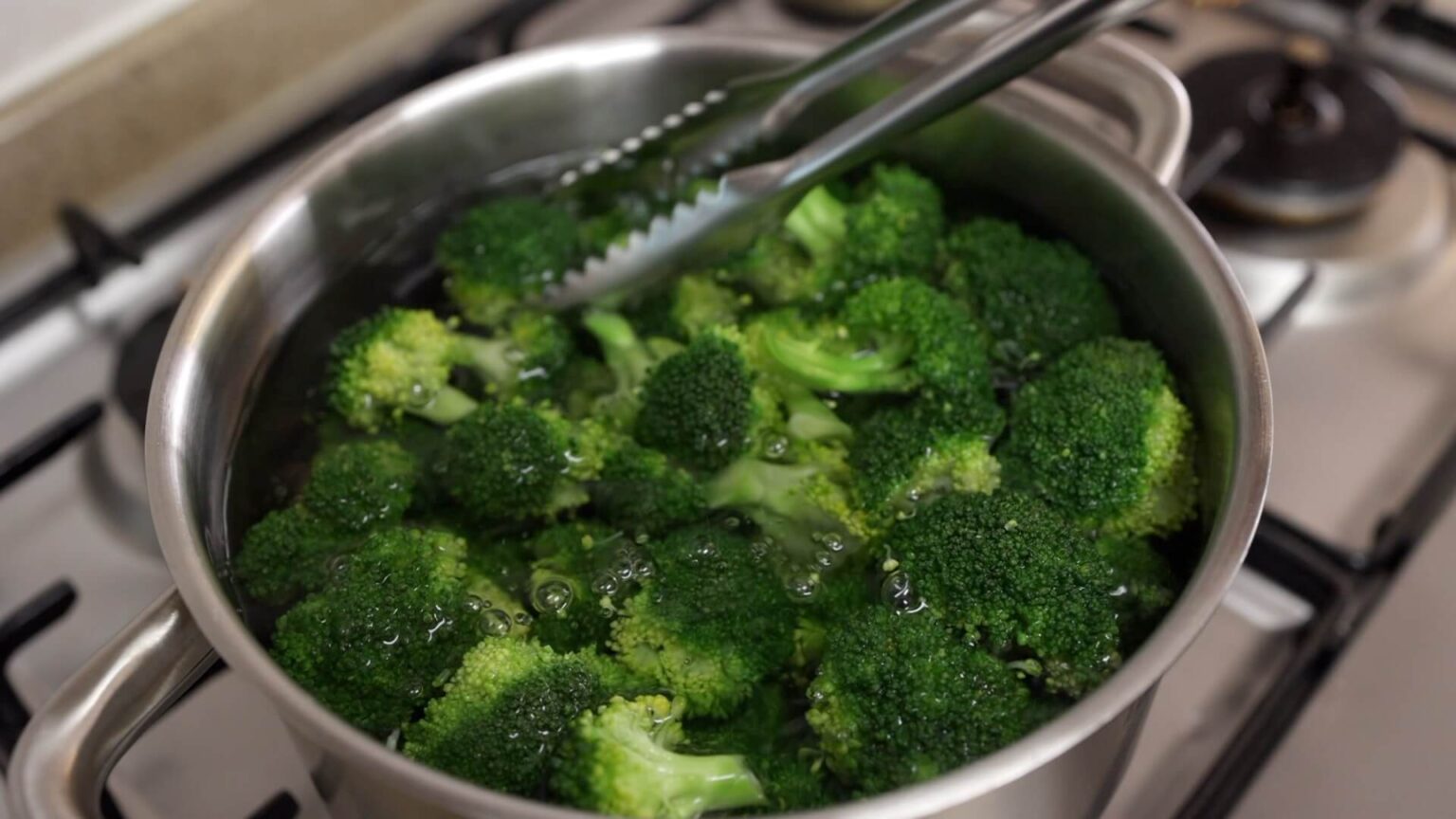 Easy Broccoli with Garlic Sauce